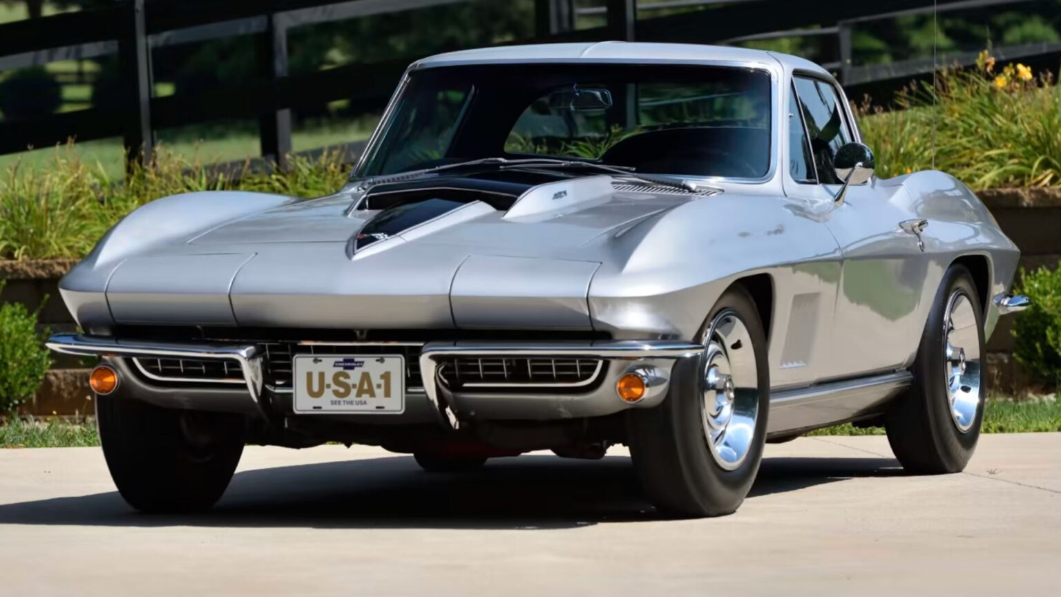 Classic Corvettes From The Dr. Mark Davis Collection Showcase Unmatched ...