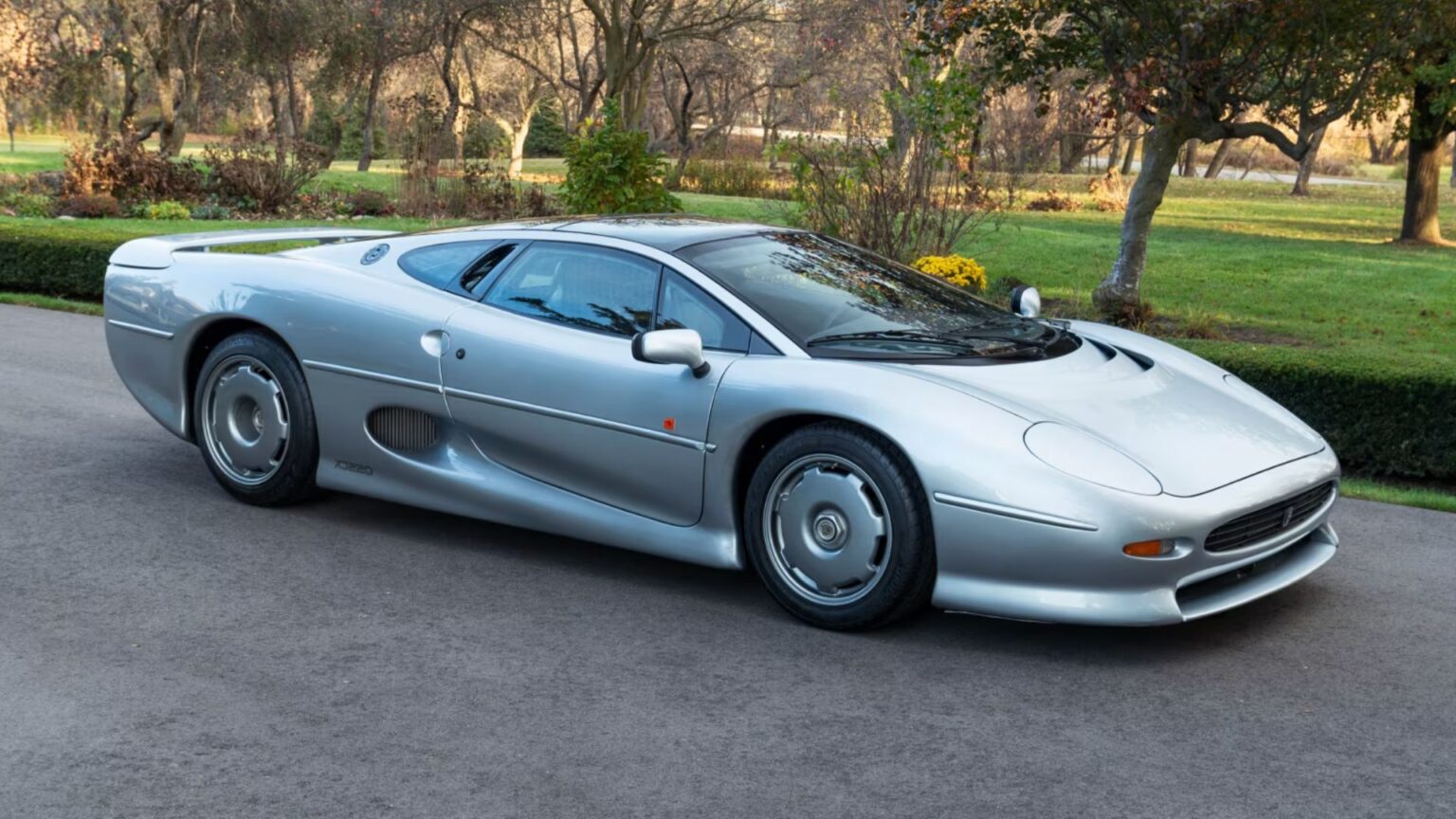 With Just 703 Miles, This 1993 Jaguar XJ220 Is Ready For Your Curated ...