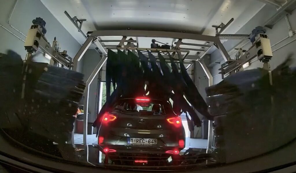 Ford Driver’s Car Wash Meltdown Caught On Camera - The Auto Wire